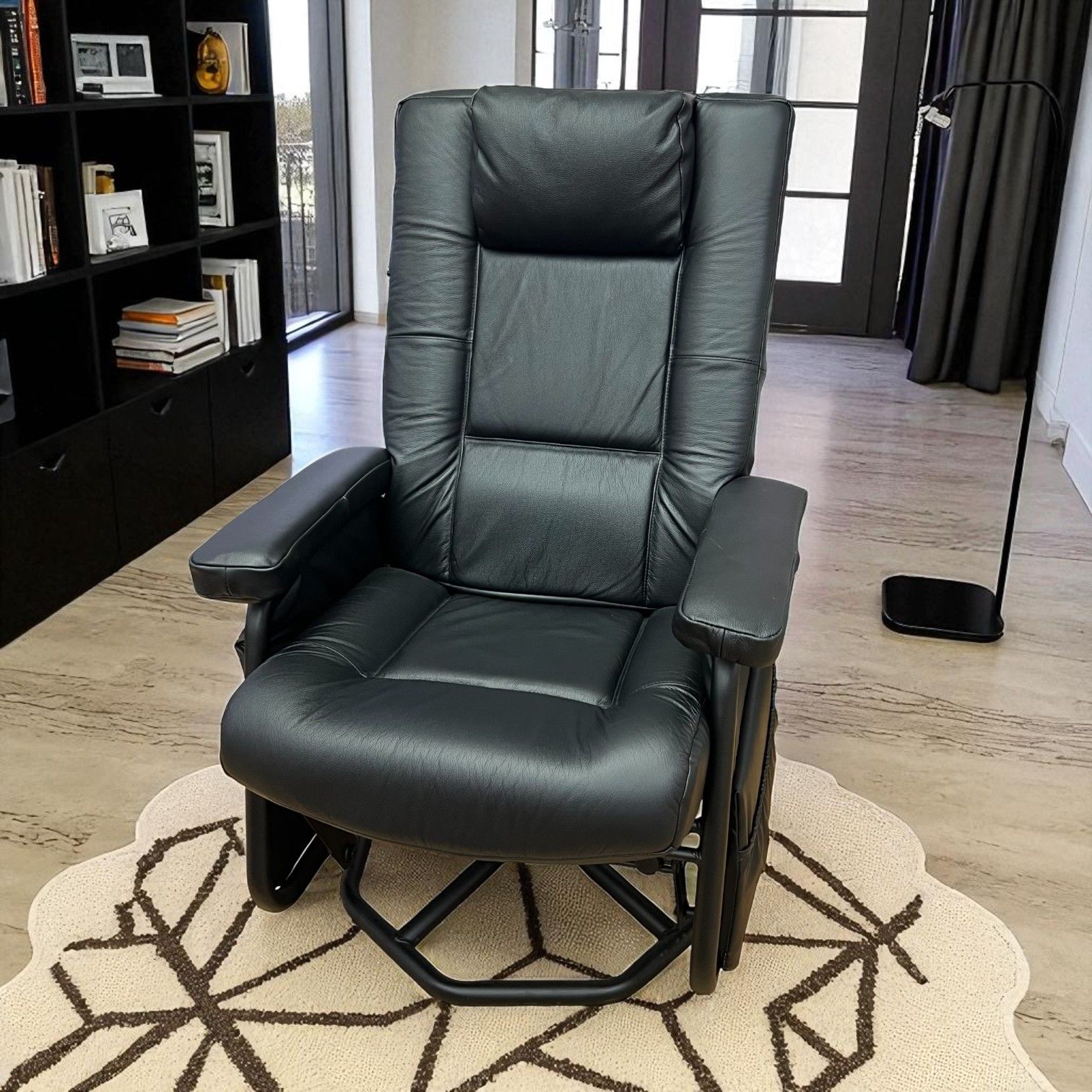 CHAISE À BILLE PEL - Combo cuir noir • Mobilier Béland inc